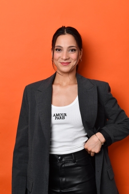 Shaolyn Fernandez spielt Eiskunstläuferin Charlotte "Charlie" Beer