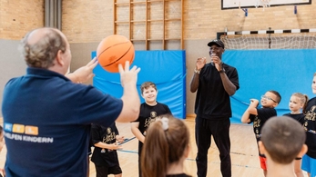 „Nur zu Hause sitzen reicht nicht! Kinder müssen raus, sich bewegen und ...